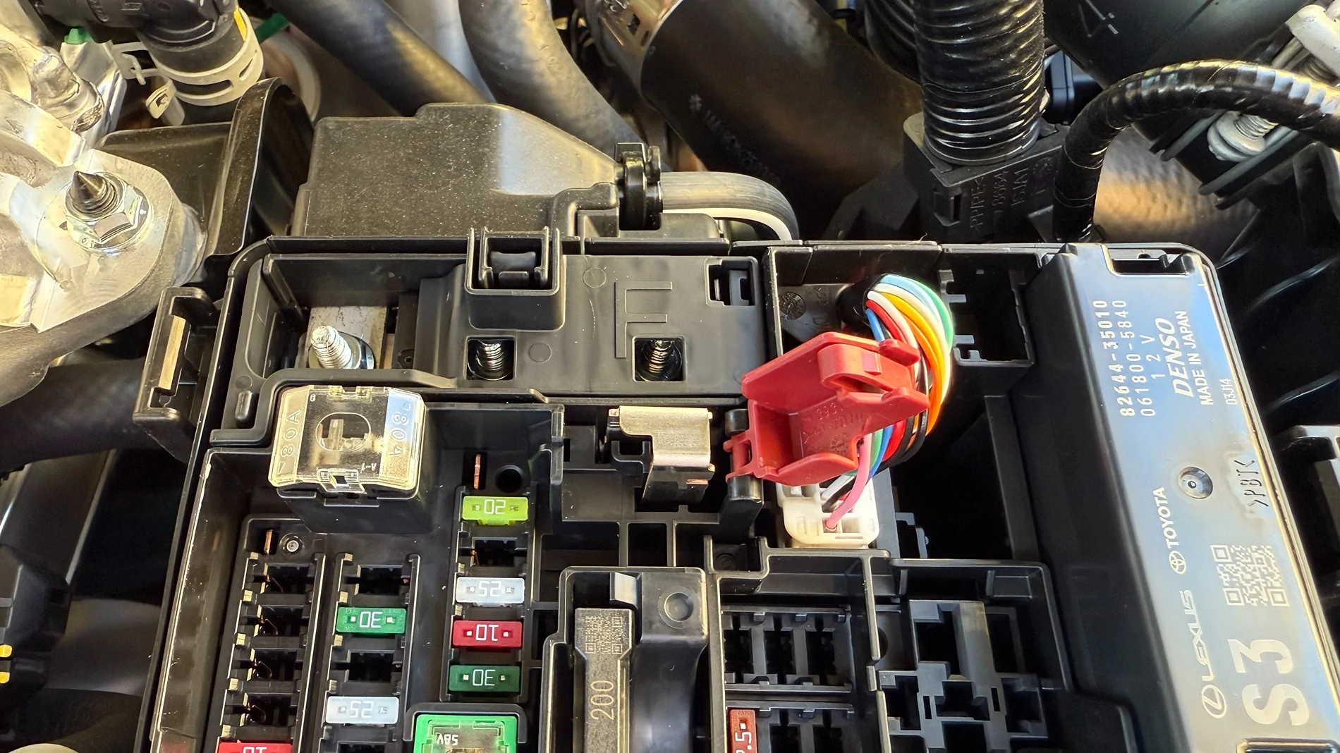 Positive battery terminal location (Hybrid 6th gen) -- Power & Ground ...