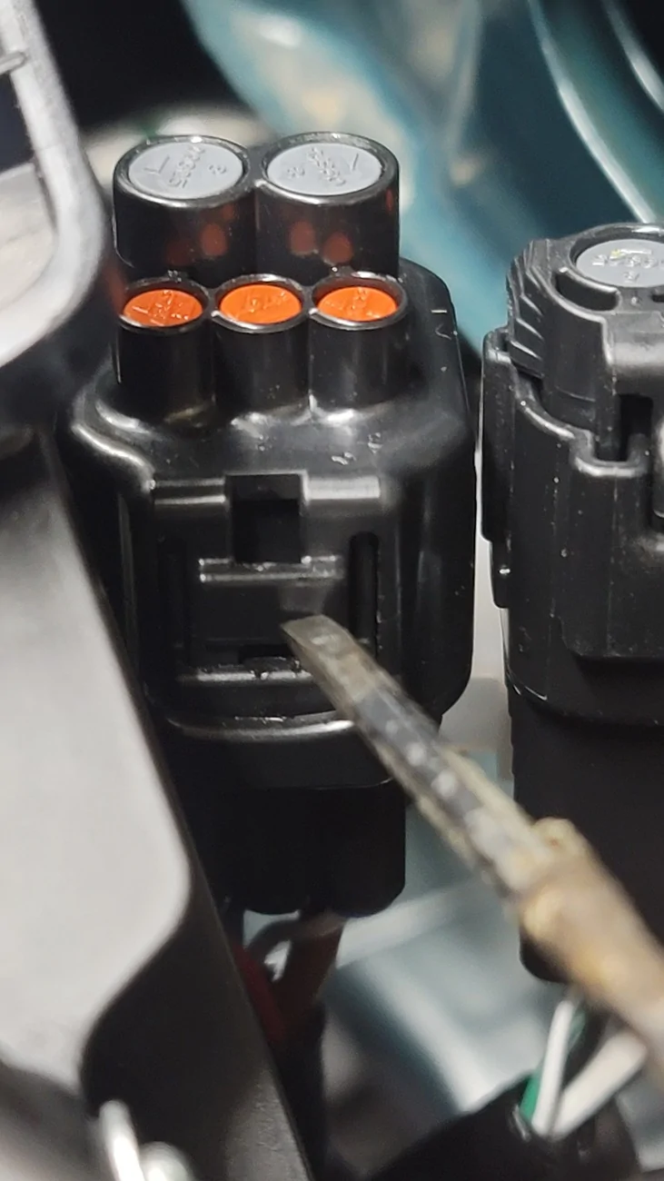 How to remove power connector | 2025+ 4Runner Forum (6th Gen) Community ...